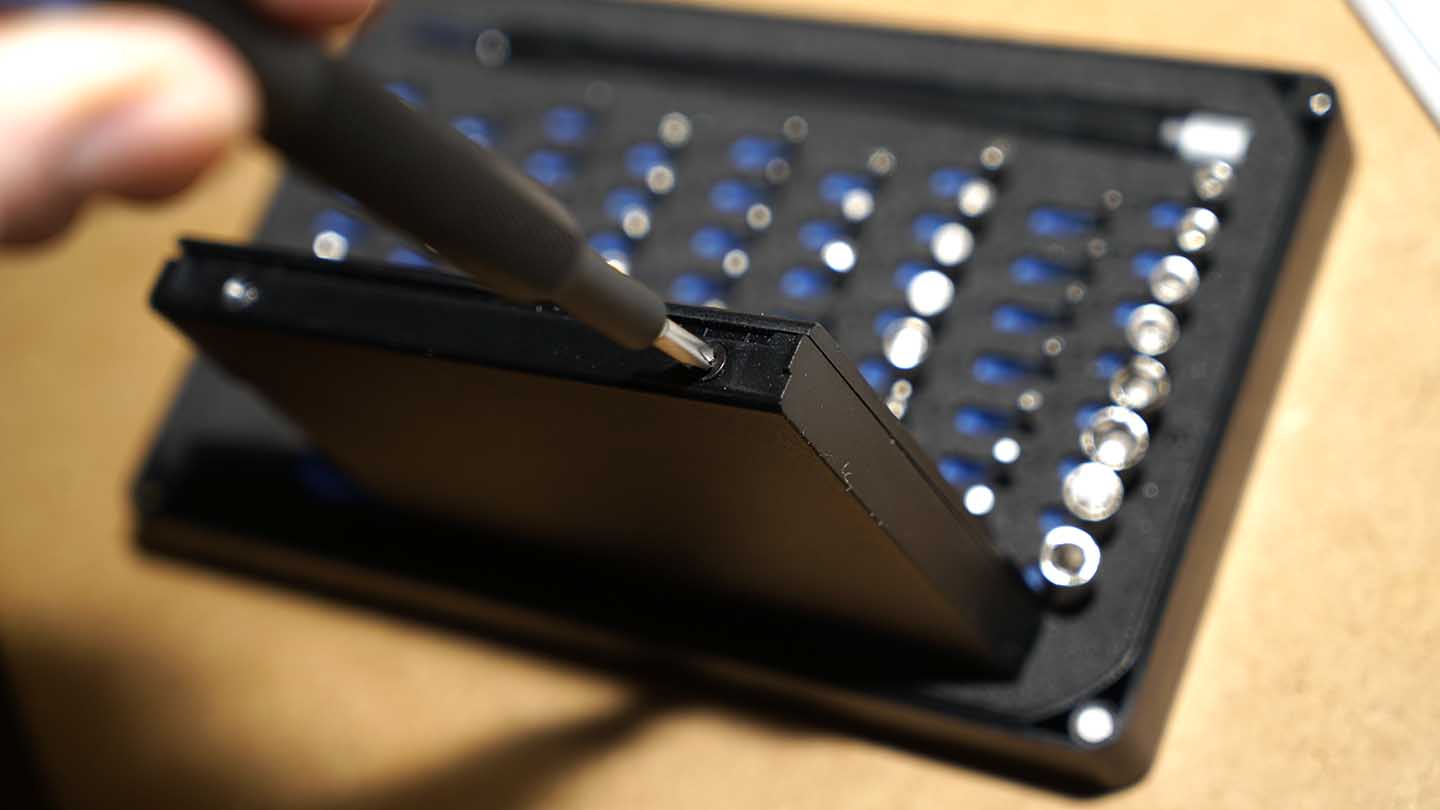 Install an SSD into the Atomos Ninja V - Camera Jabber