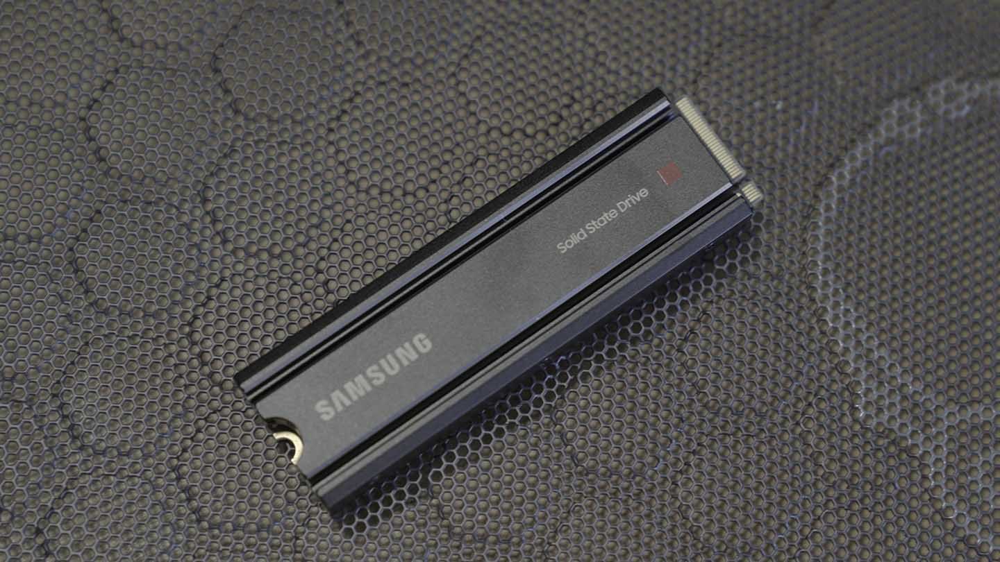 Samsung 980 Pro Heatsink SSD Review - Camera Jabber